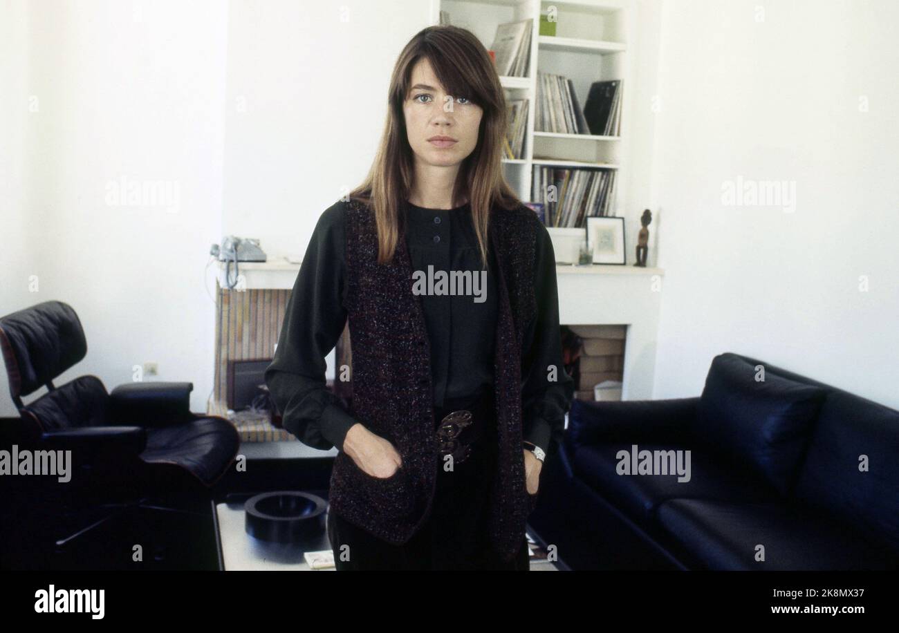 French singer Françoise Hardy posing in her Paris apartment located Île ...