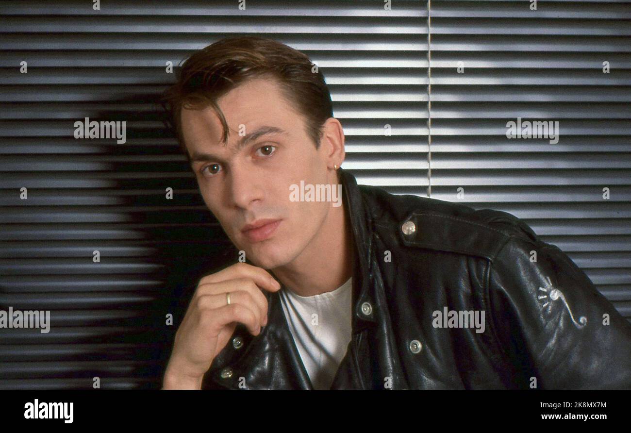 Studio portrait of French singer Florent Pagny in 1988 Stock Photo - Alamy
