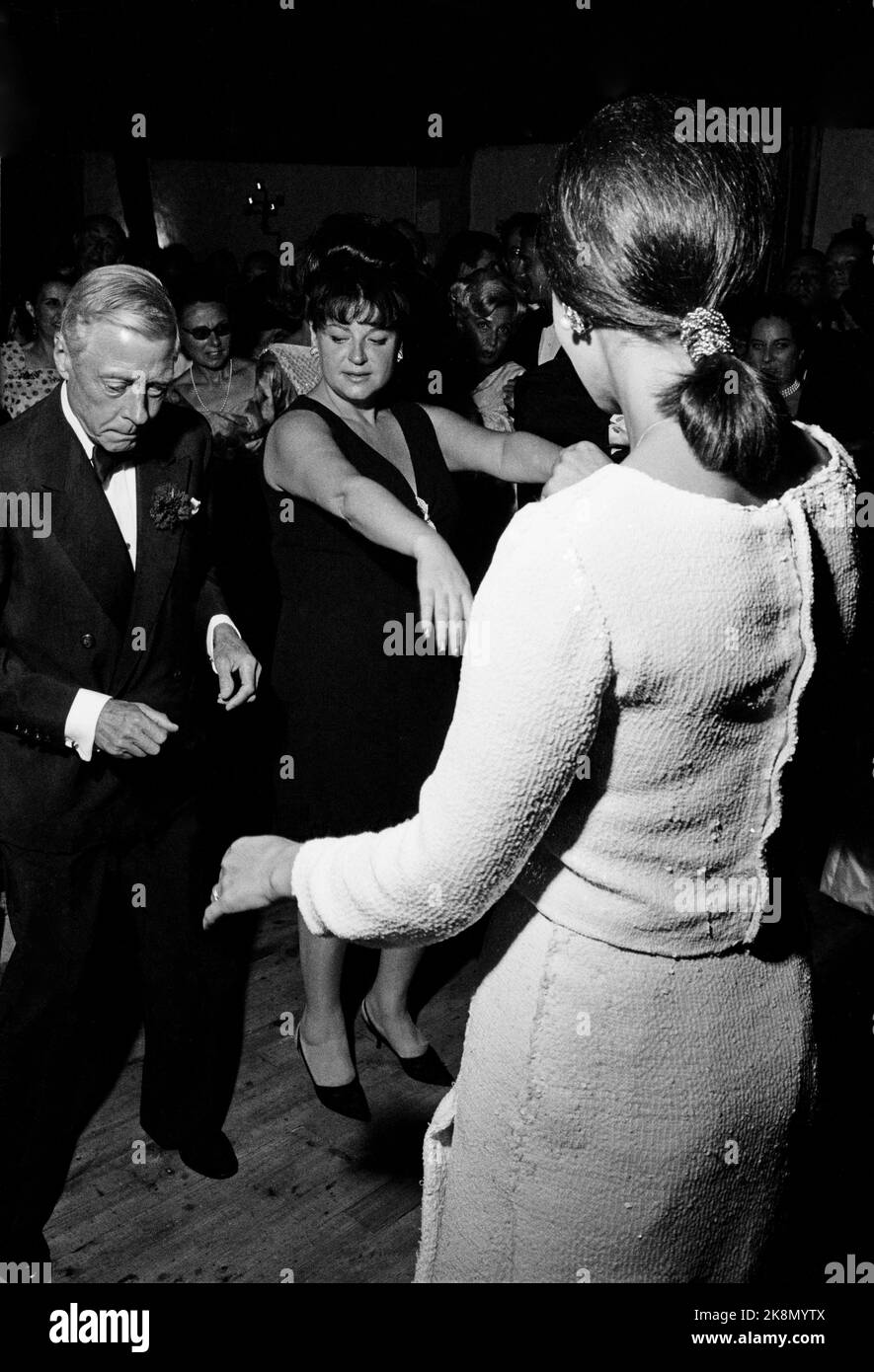 The Duke of Windsor and French singer Régine attending a dinner ...