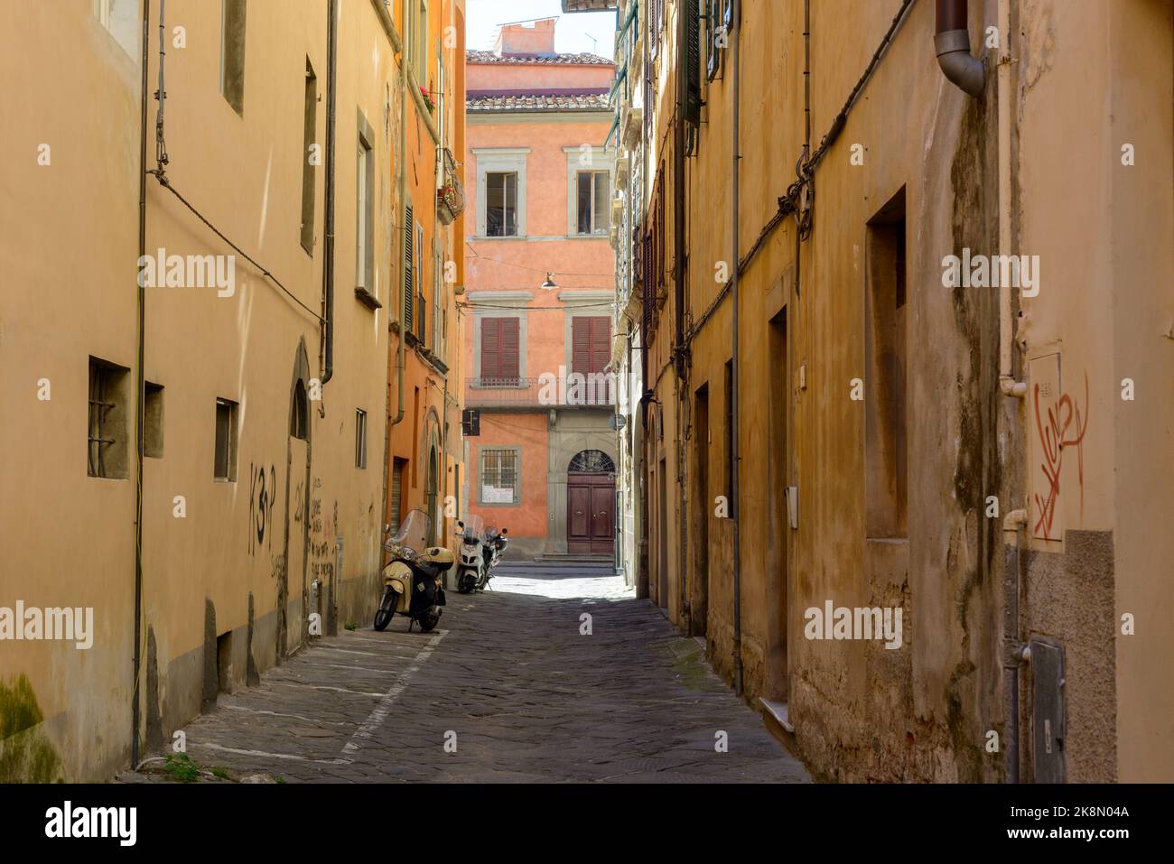 Narrow lane road sign hi-res stock photography and images - Alamy