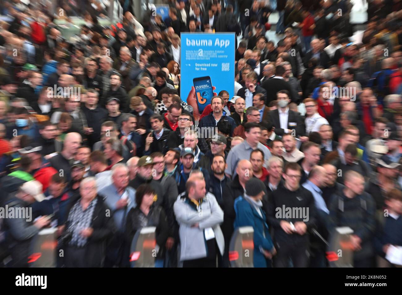 Large crowds at the opening on October 24th, 2022. Fascination bauma ...