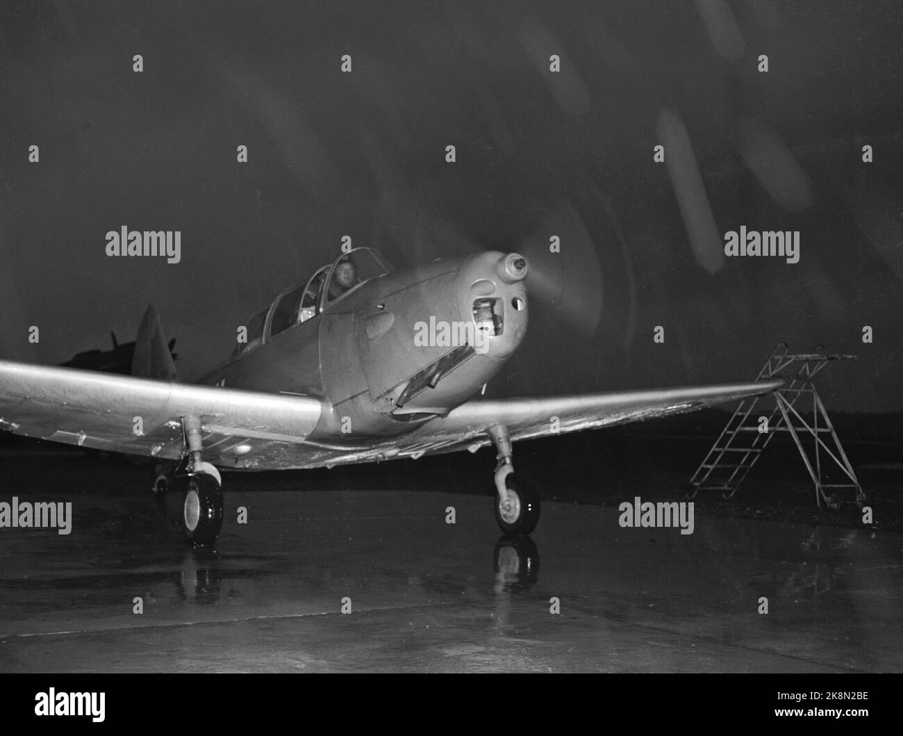 Hurum. A Dutch aircraft with, among other things, 29 Jewish Refugees ...