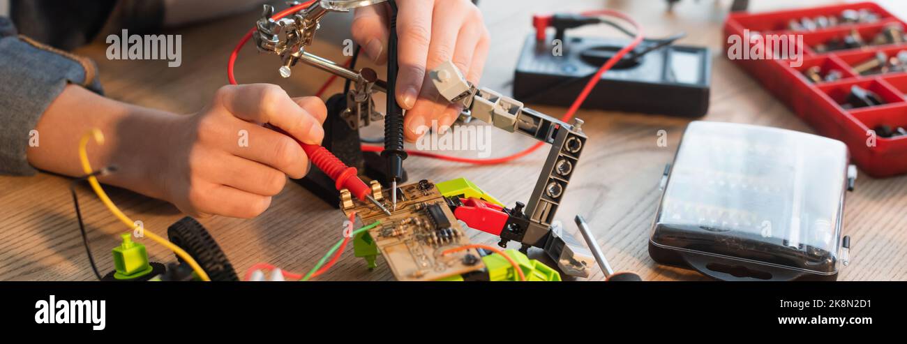 Child model making hi-res stock photography and images - Alamy