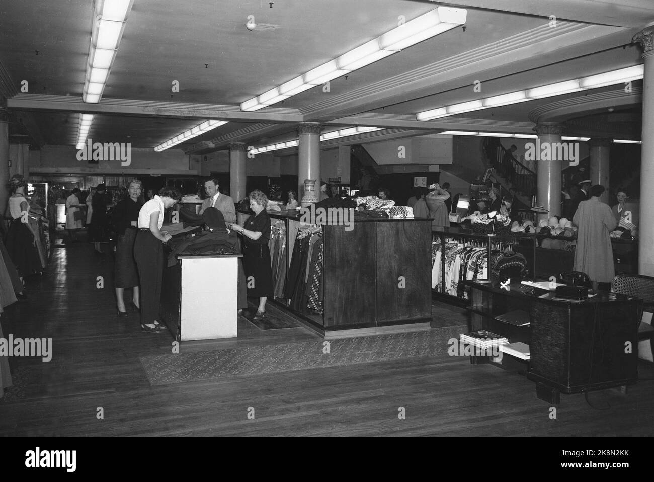 Oslo 19550619. Steen & Strøm. Commodity magazine in Kongens gate 23 ...