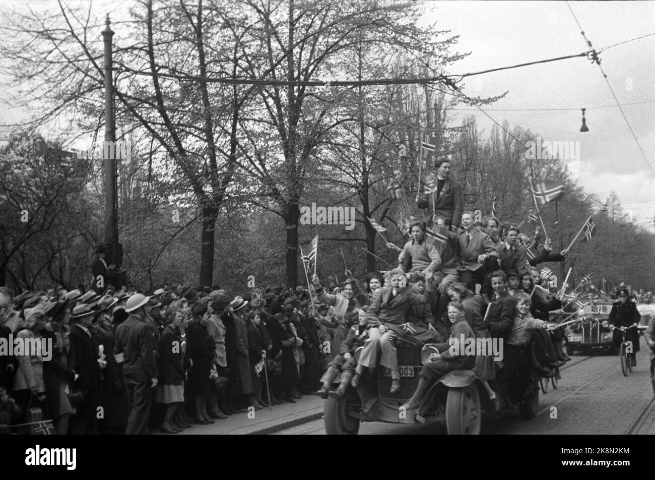 Oslo 19450508: Peace Days May 1945. Liberation Day May 8, Cheers at ...