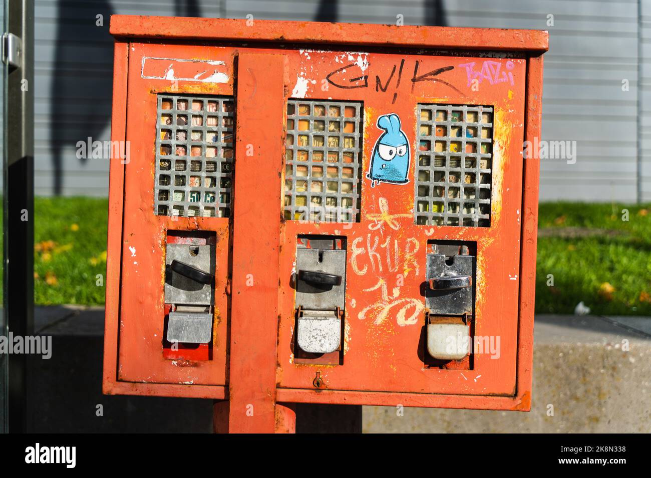 Gumballmachine hi-res stock photography and images - Alamy