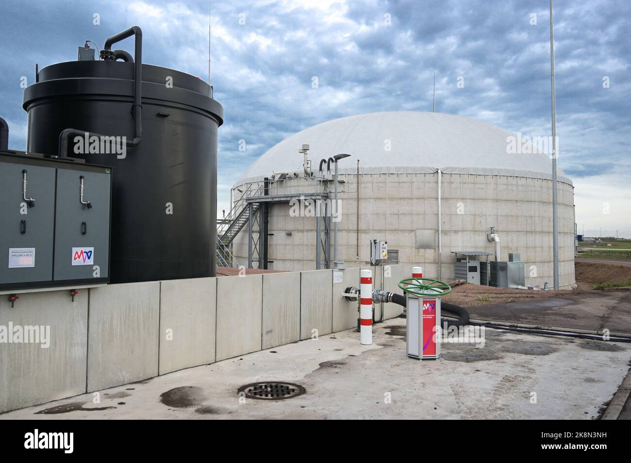 24 October 2022, Saxony-Anhalt, Bernburg: The storage facility for the ...