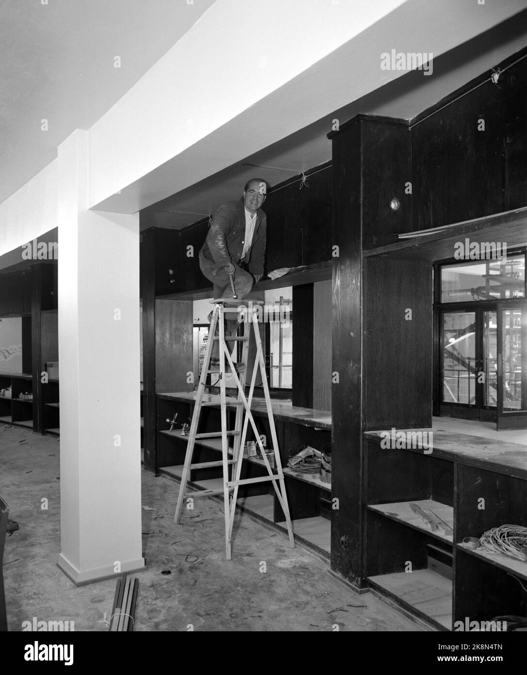 Cinema worker interior hi-res stock photography and images - Alamy