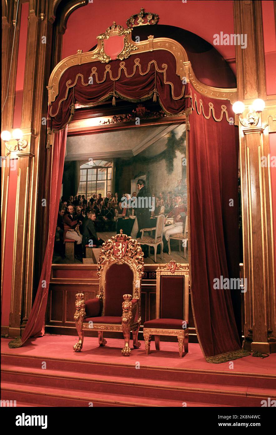 Oslo 19910120. The Queen's chair (t.h.) in the Storting Hall is brought ...