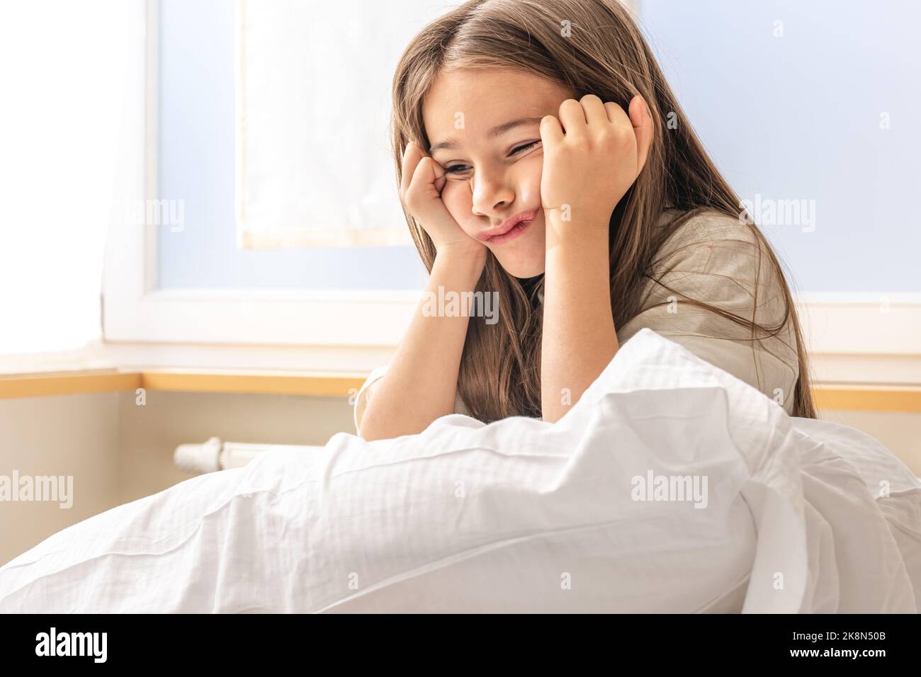 Adorable little girl in her bed early in the morning Stock Photo - Alamy