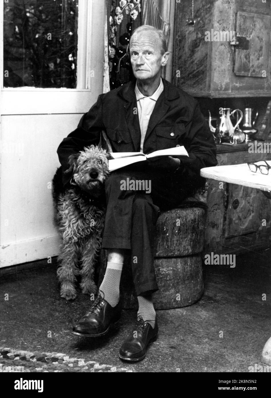 Oslo 19640826. Author Johan Borgen in the living room With a book ...