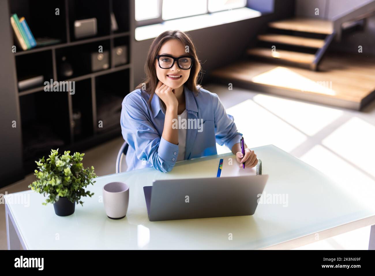 Distracted worker hi-res stock photography and images - Alamy