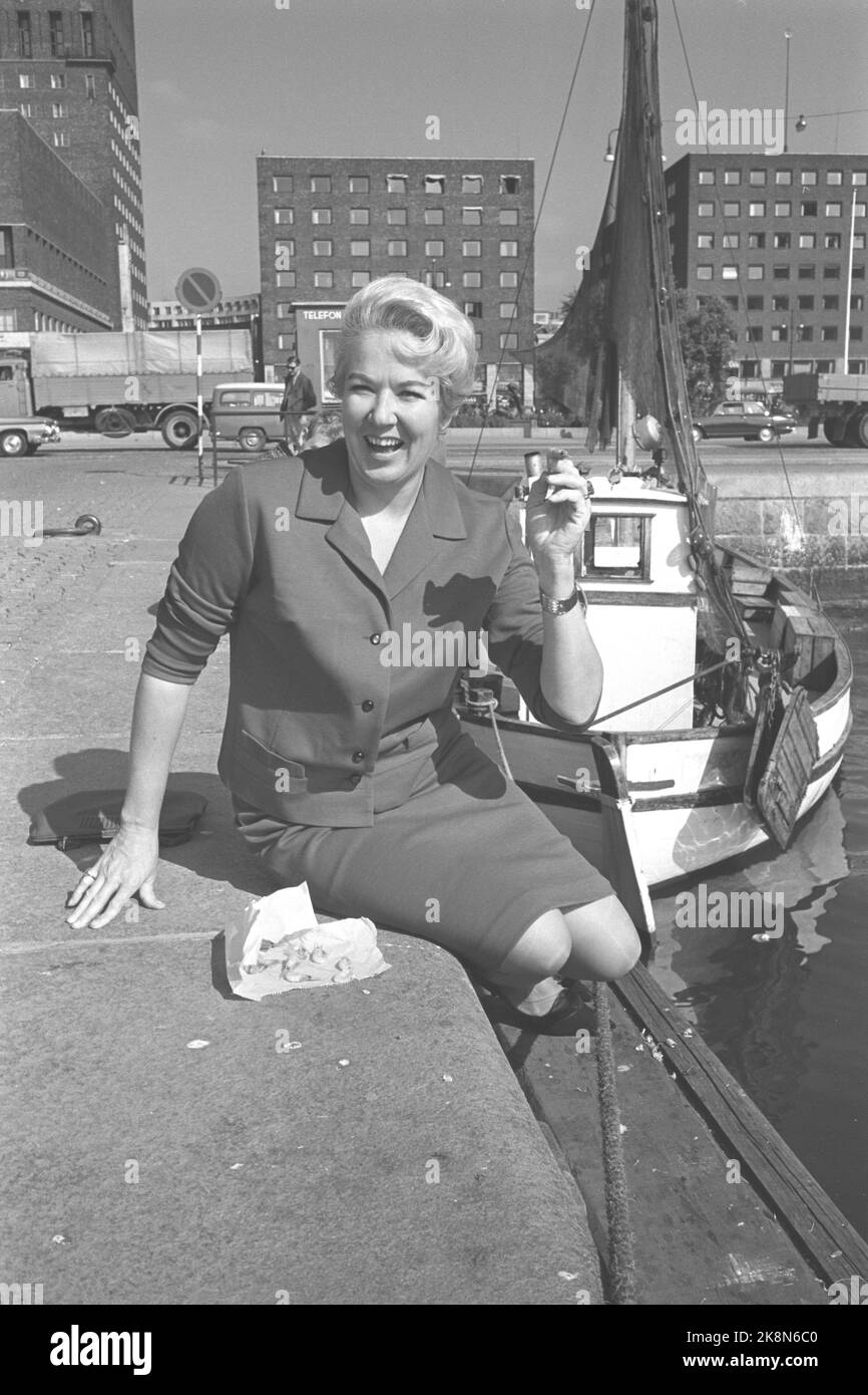 Oslo September 1964. Opera singer Ingrid Bjons visits Norway to sing ...