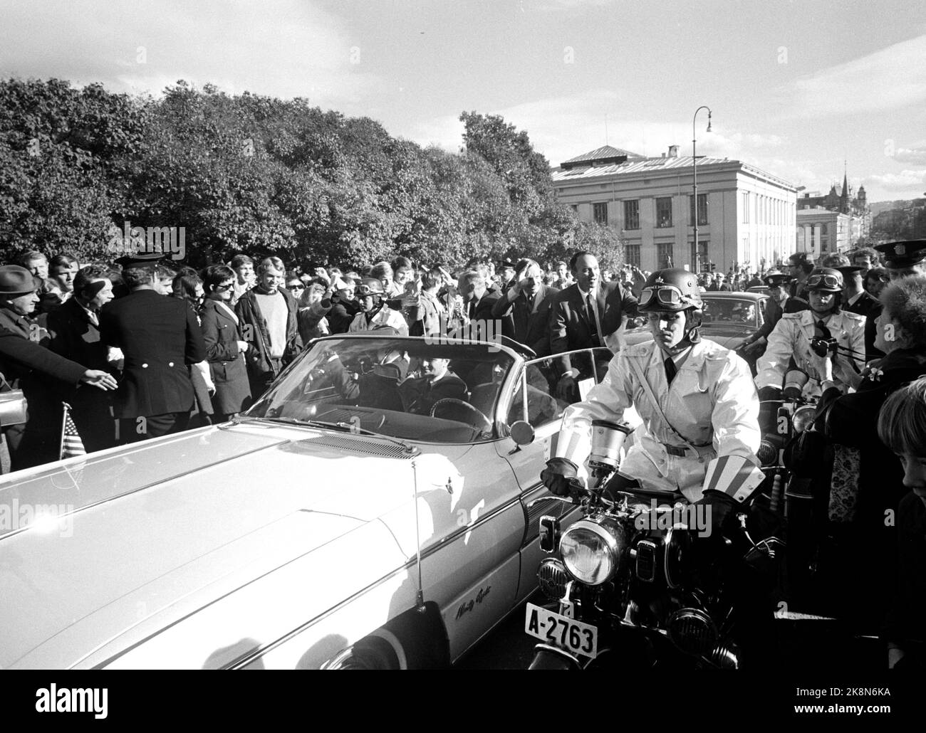 Storting square hi-res stock photography and images - Alamy