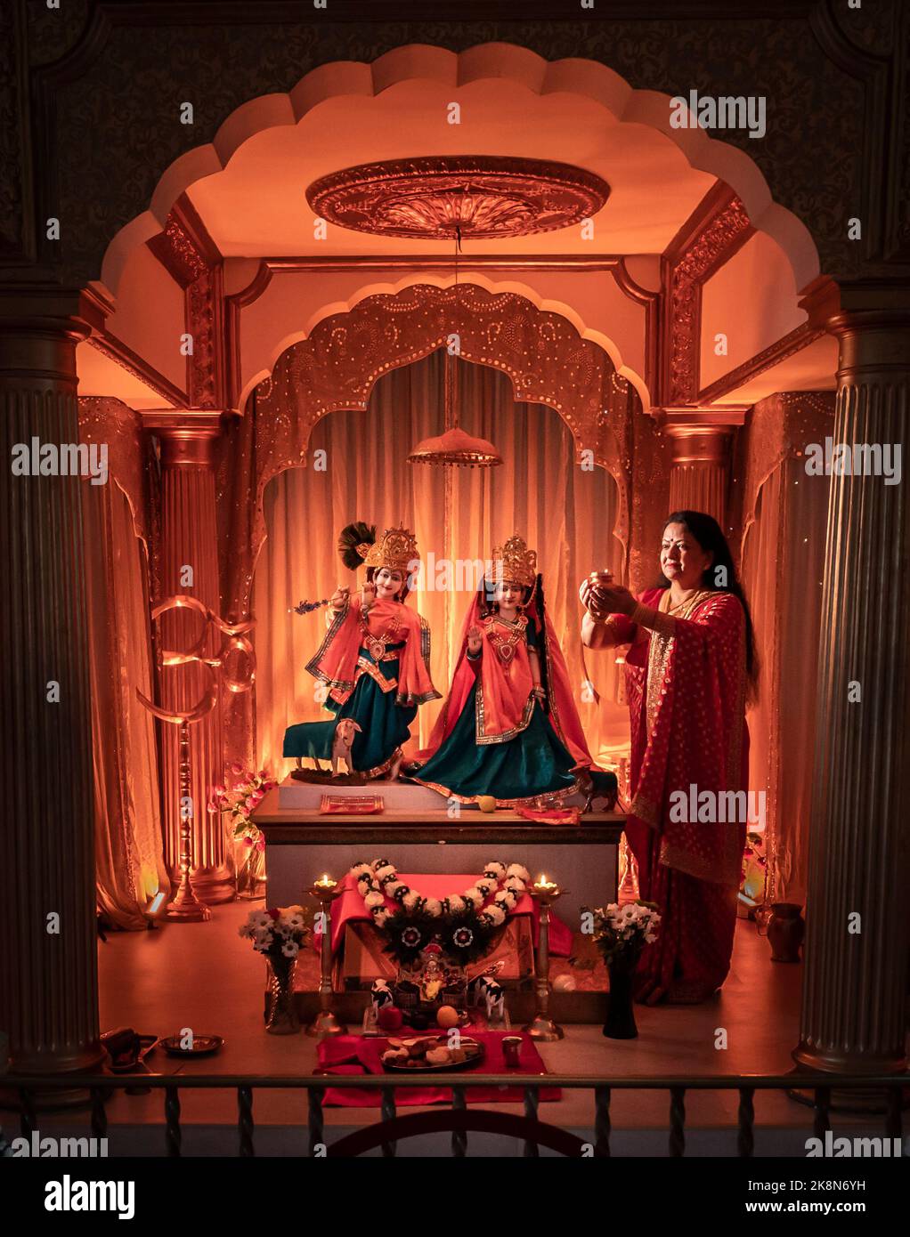 Hindu devotee Shilpa Shah prays at the Veda Mandir Hindu temple in ...