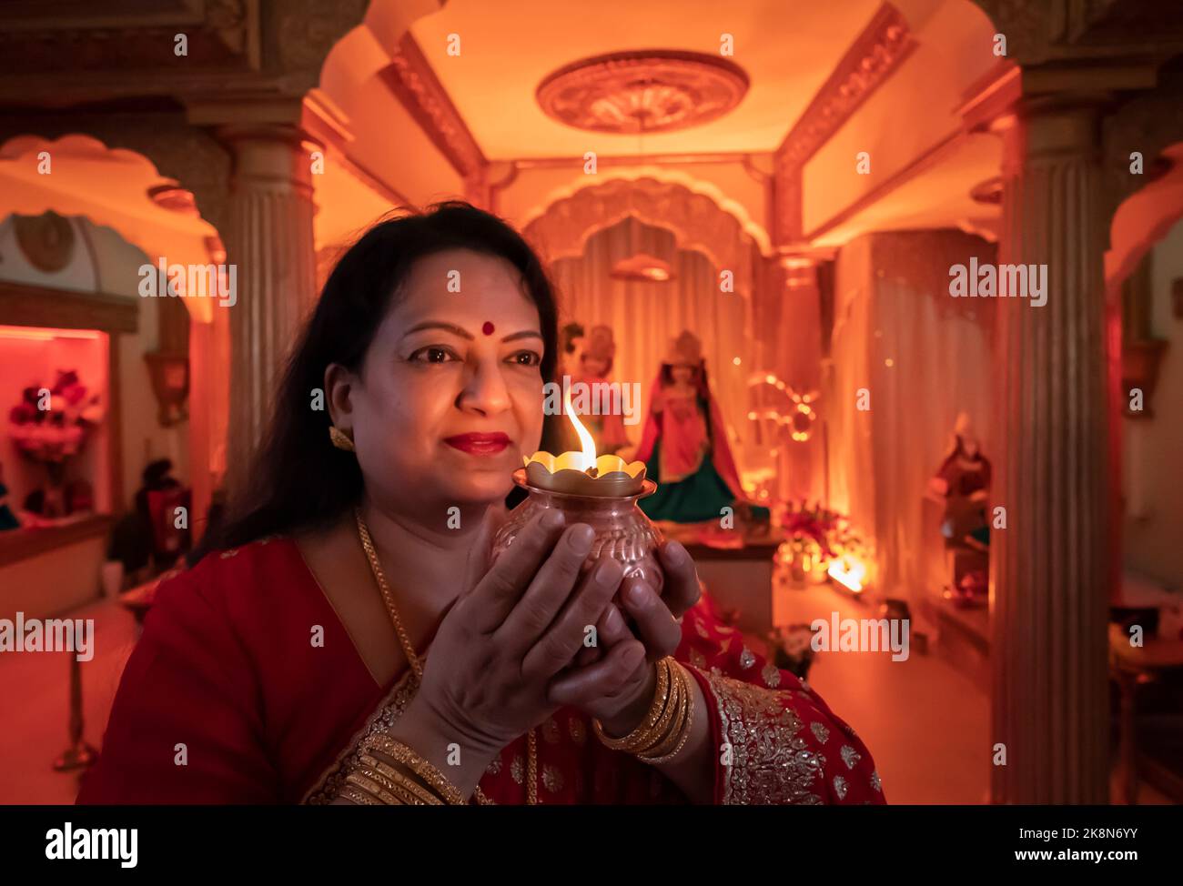 Hindu devotee Shilpa Shah prays at the Veda Mandir Hindu temple in ...