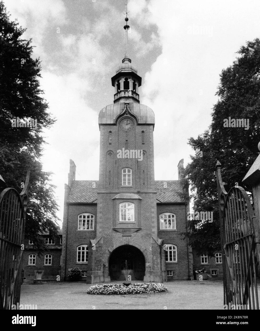 Henrik laurvik ntb hospital exterior hi-res stock photography and ...