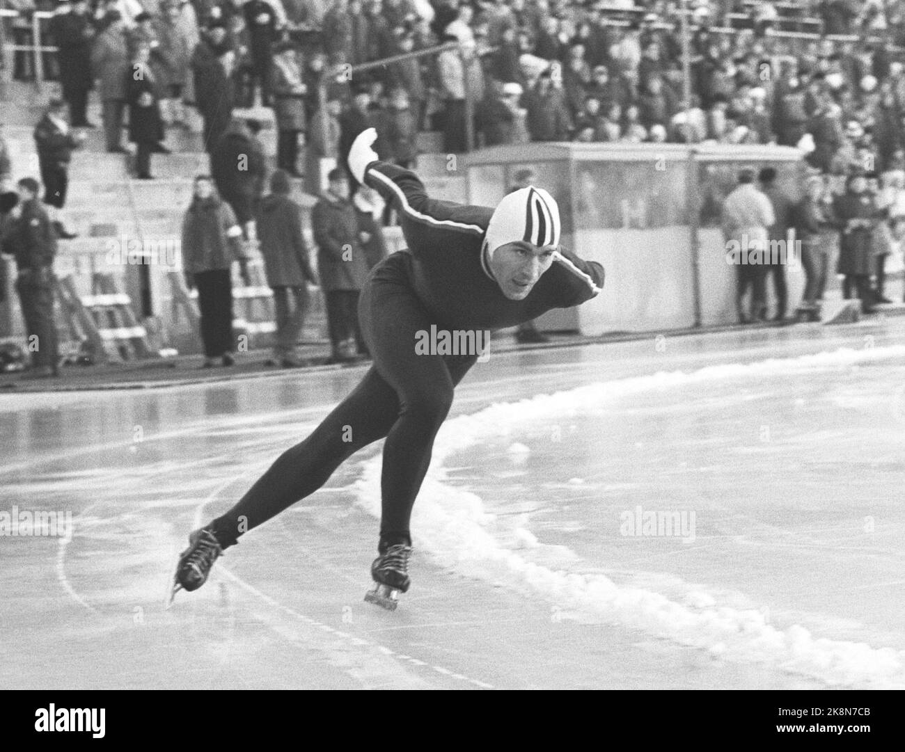 Oslo 19720108. Skater Bjørn Tveter in action during the New Year's race ...