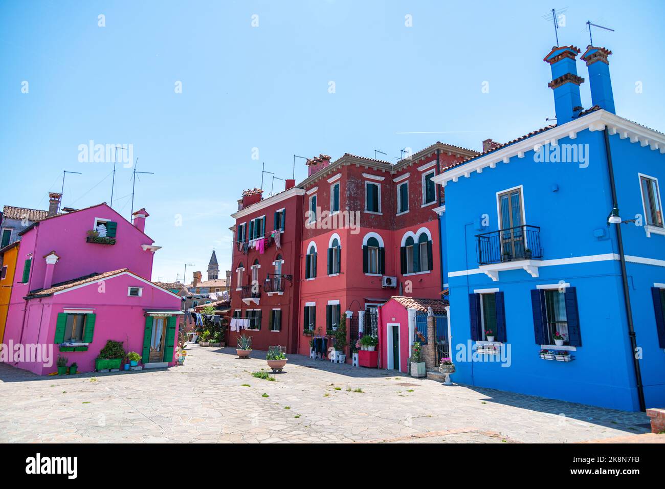 The bright and colourful buildings and houses of Burano in Venice ...