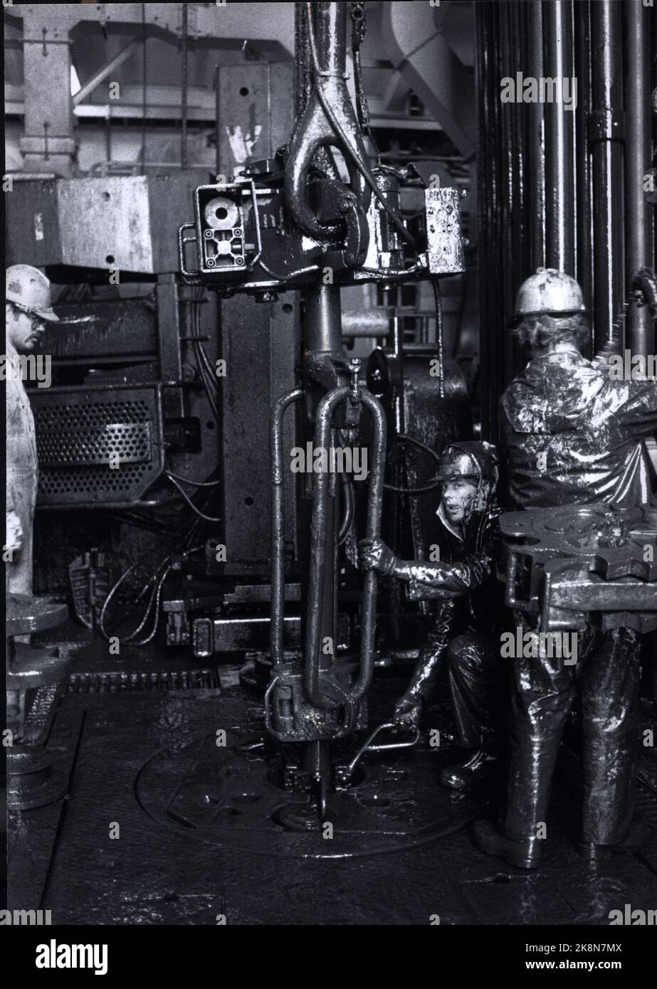 Ntb oil workers oil drilling working hi-res stock photography and ...