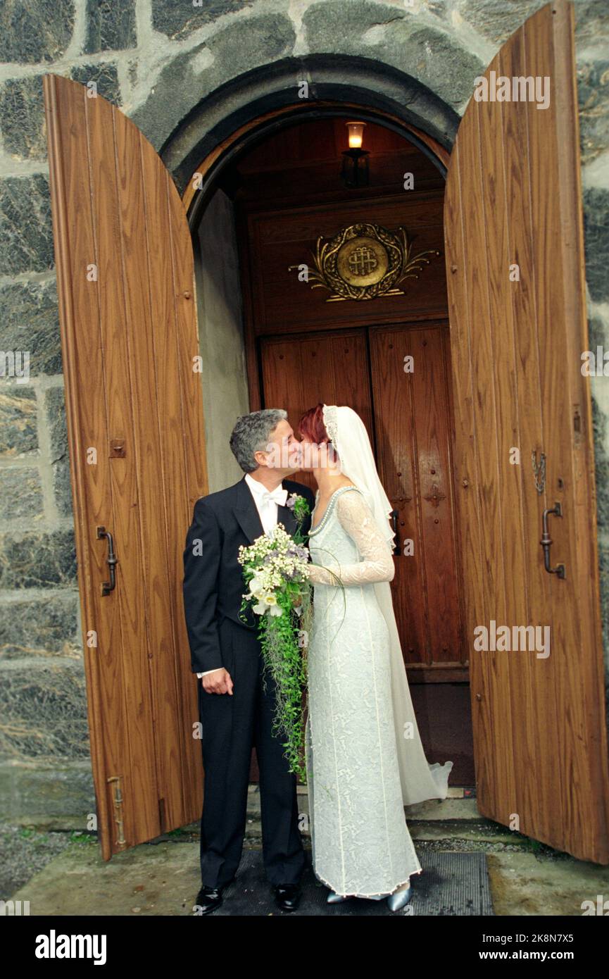Bergen sissel kyrkjebo and eddie skoller after the wedding photo hi-res ...