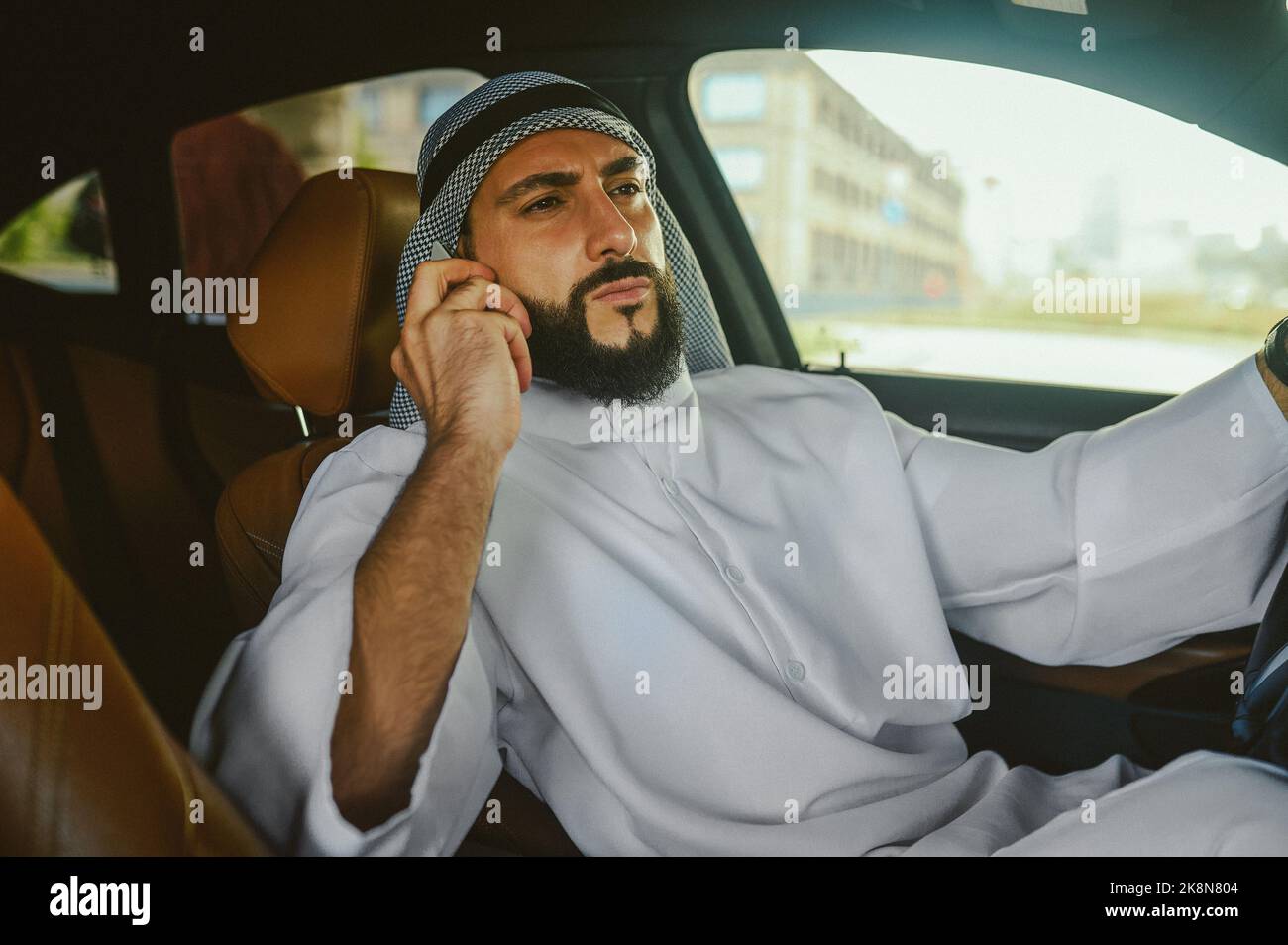 Saudi arab man sitting hi-res stock photography and images - Alamy
