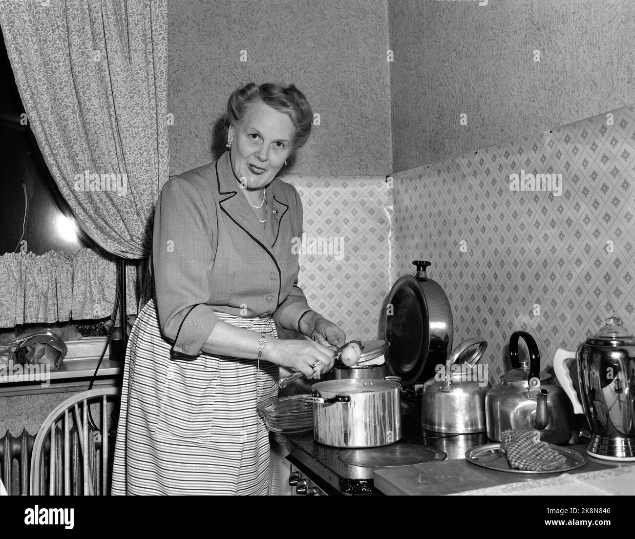 Cooking facilities Black and White Stock Photos & Images - Alamy