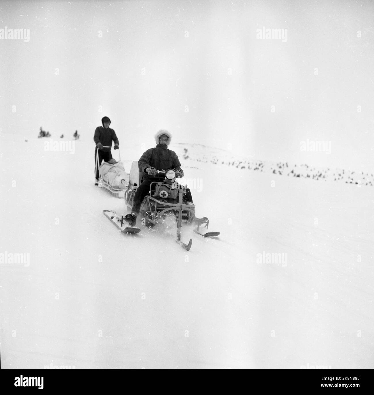 Golsfjellet, Easter 1962: Eight thousand takes care. The Red Cross is ...