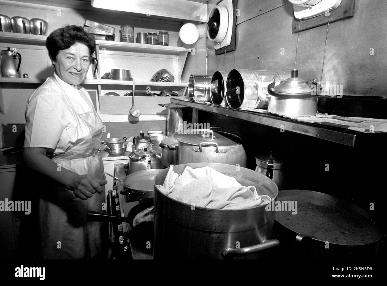 Sverre a borretzen current ntb kitchen chefs women working hi-res stock photography and images ...