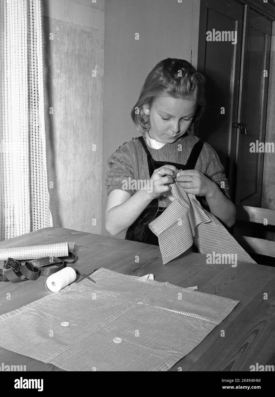 Oslo 19470111 A day at Bjølsen school. Nationwide drawing competition ...