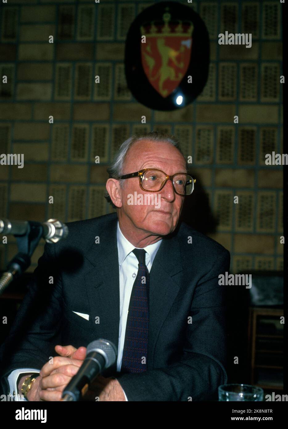 1988 lord peter carrington hi-res stock photography and images - Alamy