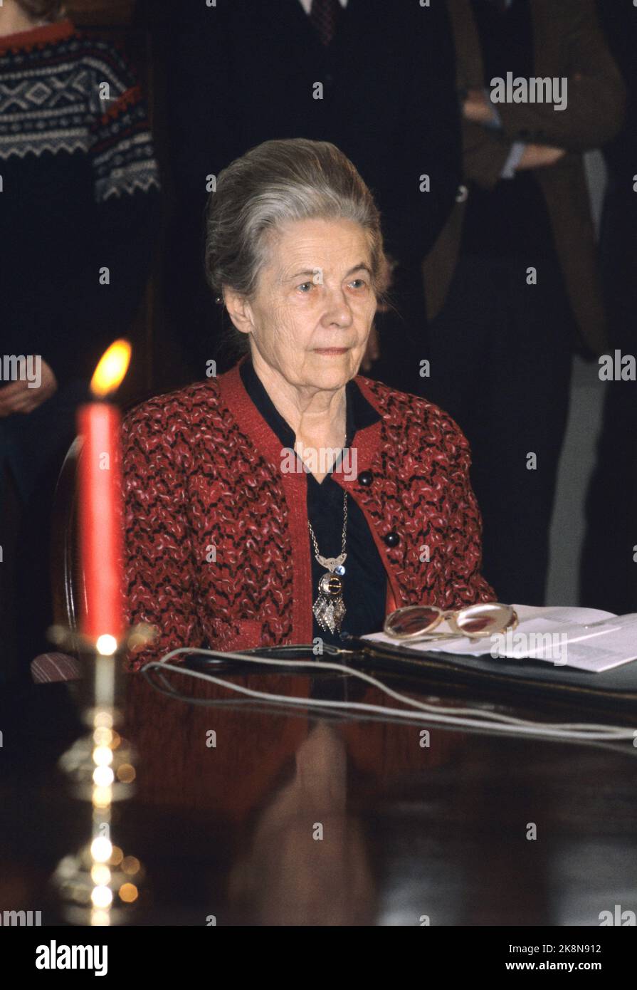 Alva myrdal receives the peoples peace prize photo hi-res stock ...