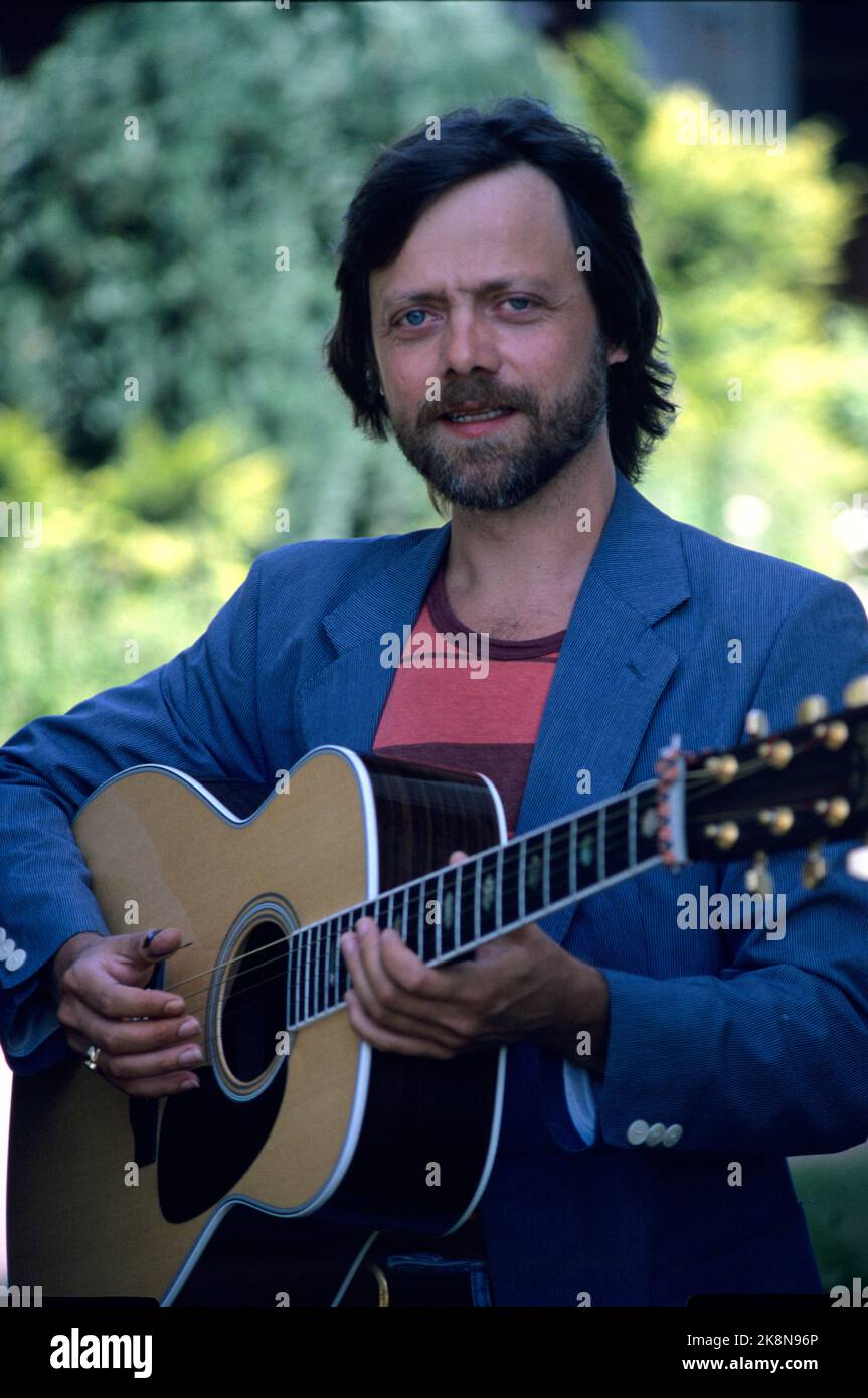 Oslo 19880622 show singer lillebjorn nilsen photo with guitar photo hi ...