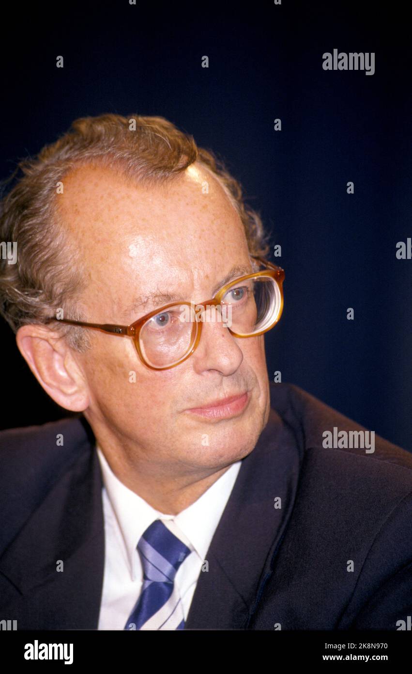 Ingar storfjell ntb press conferences alone portrait hi-res stock ...