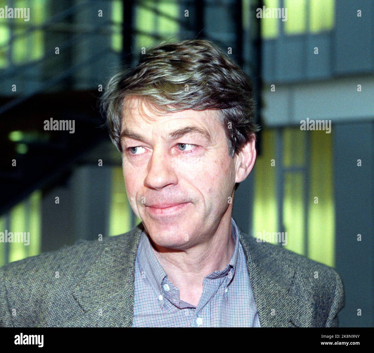 Oslo 19970128 Professor Hans Fredrik Dahl on his way to the trial ...