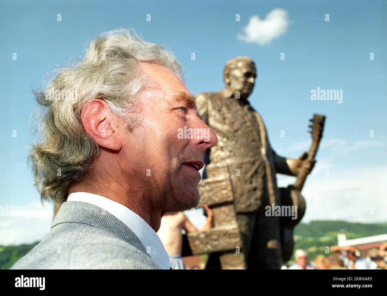 Ringsaker 19890723: Show singer and author Alf Prøysen gets a memorial ...