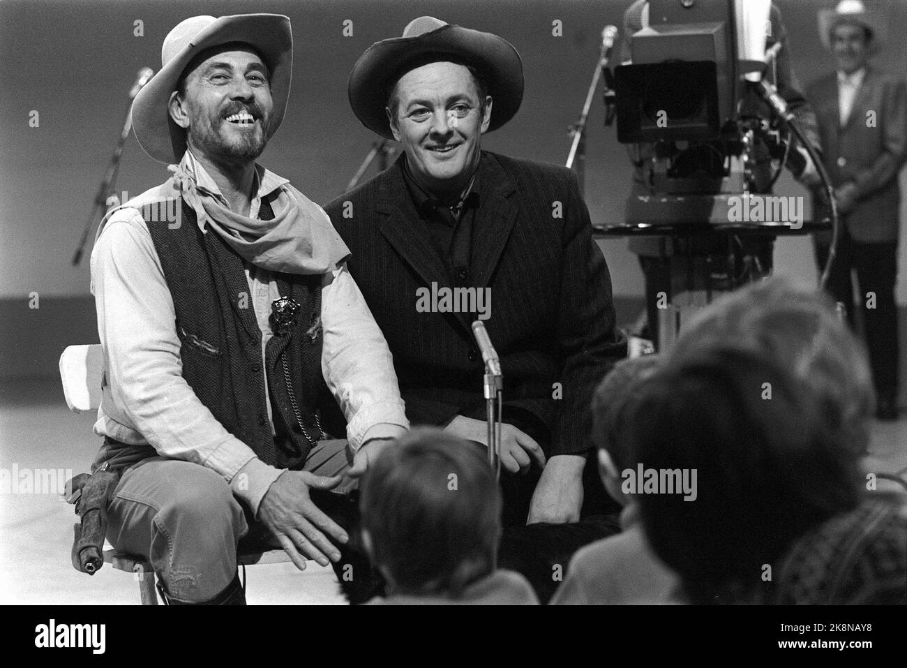 Oslo 1971-02-26: Erik Bye (th) had Festus alias Ken Curtis from the TV ...