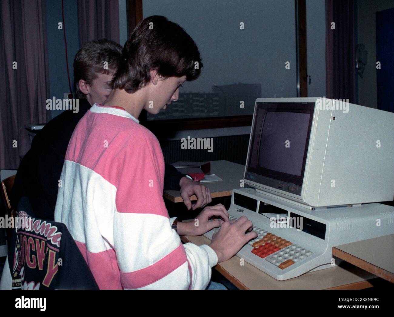 Oslo 1989 Data in school. Here's computers in use in the classroom at ...