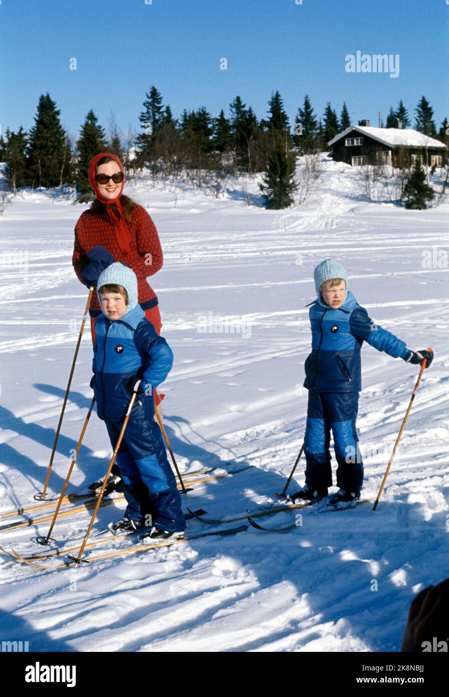 Queen inheritance hi-res stock photography and images - Alamy