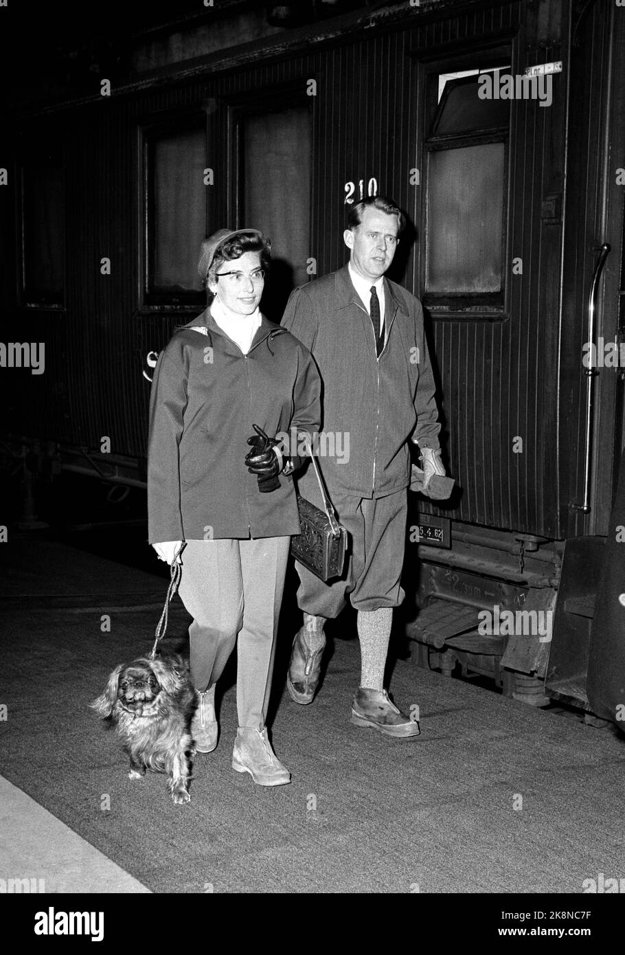 Oslo 19630405. The royal family travels on Easter holidays to ...