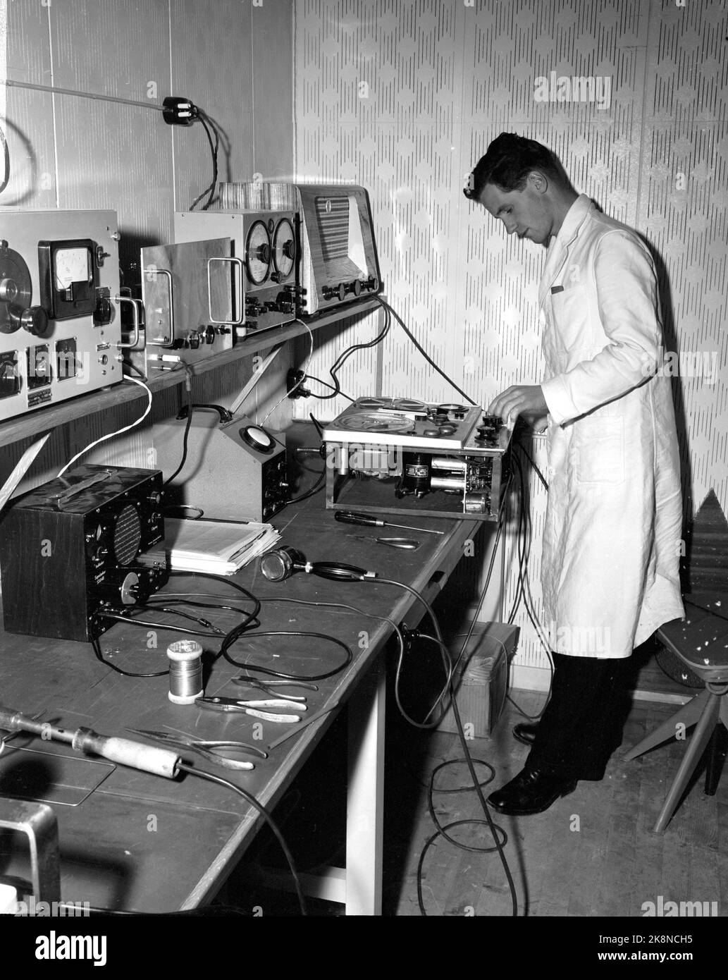Oslo December 1949. The magnetophone is introduced in Norway. It is the ...