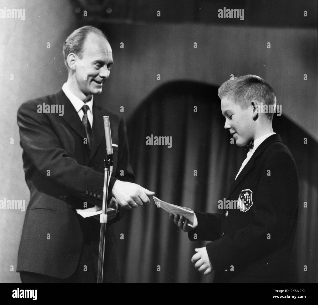 Oslo 1961. The TV program rid or double in NRK. The program manager is ...