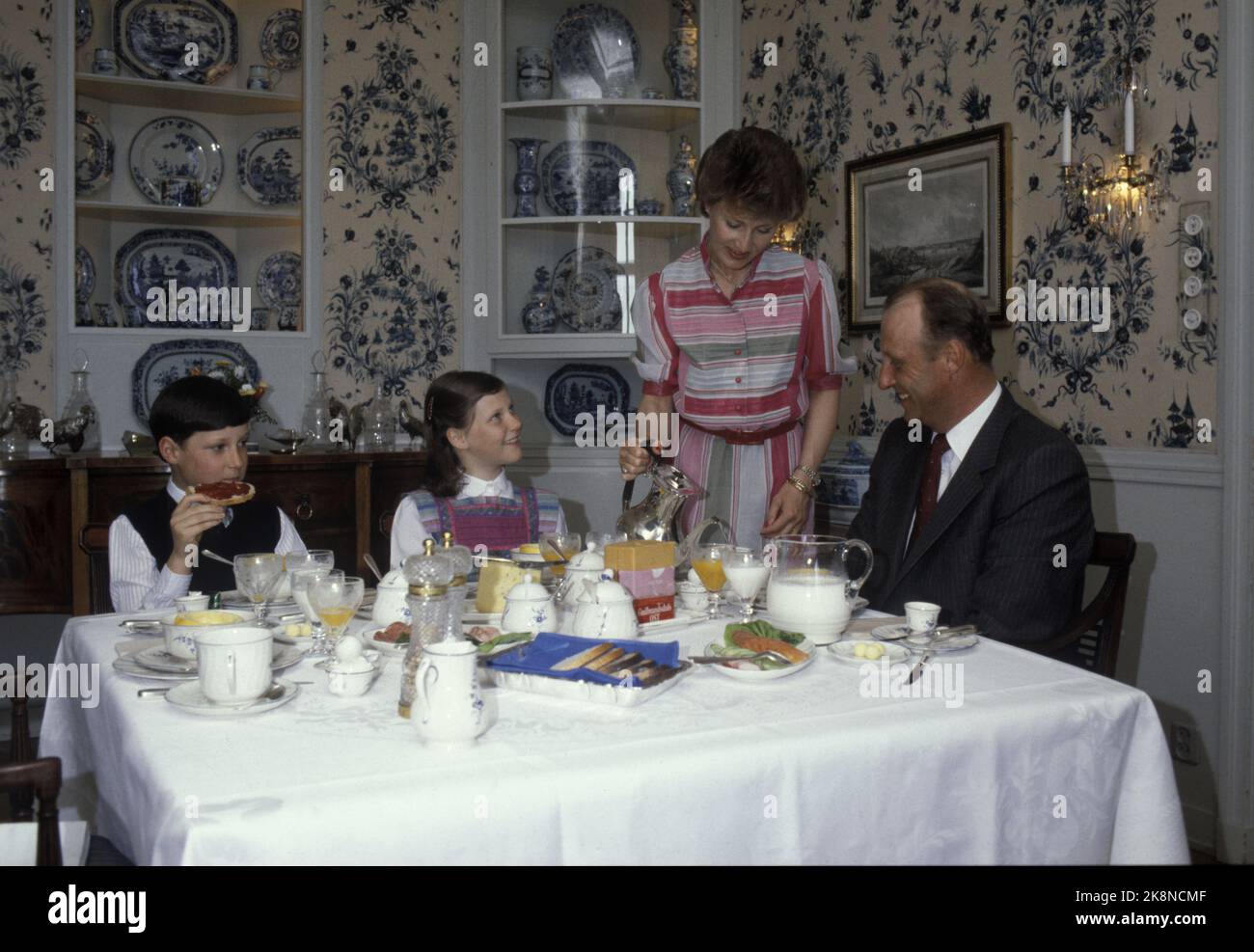 Dias ba the norwegian royal house childhood adolescents breakfast ...