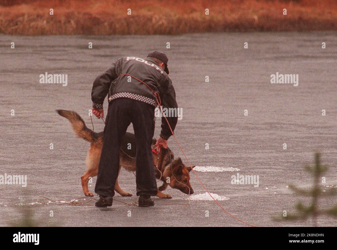 Ørje. Swedish killer Thomas Quick with the police to prove the scene of ...