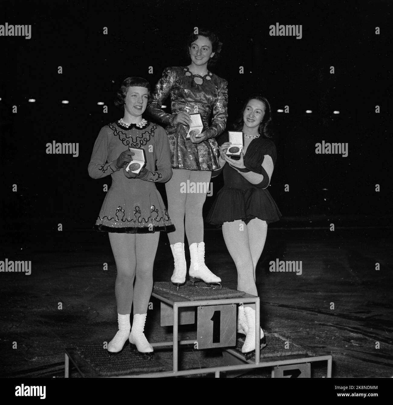 Oslo 19520220: Olympic Games, figure skating, women: victory podium ...