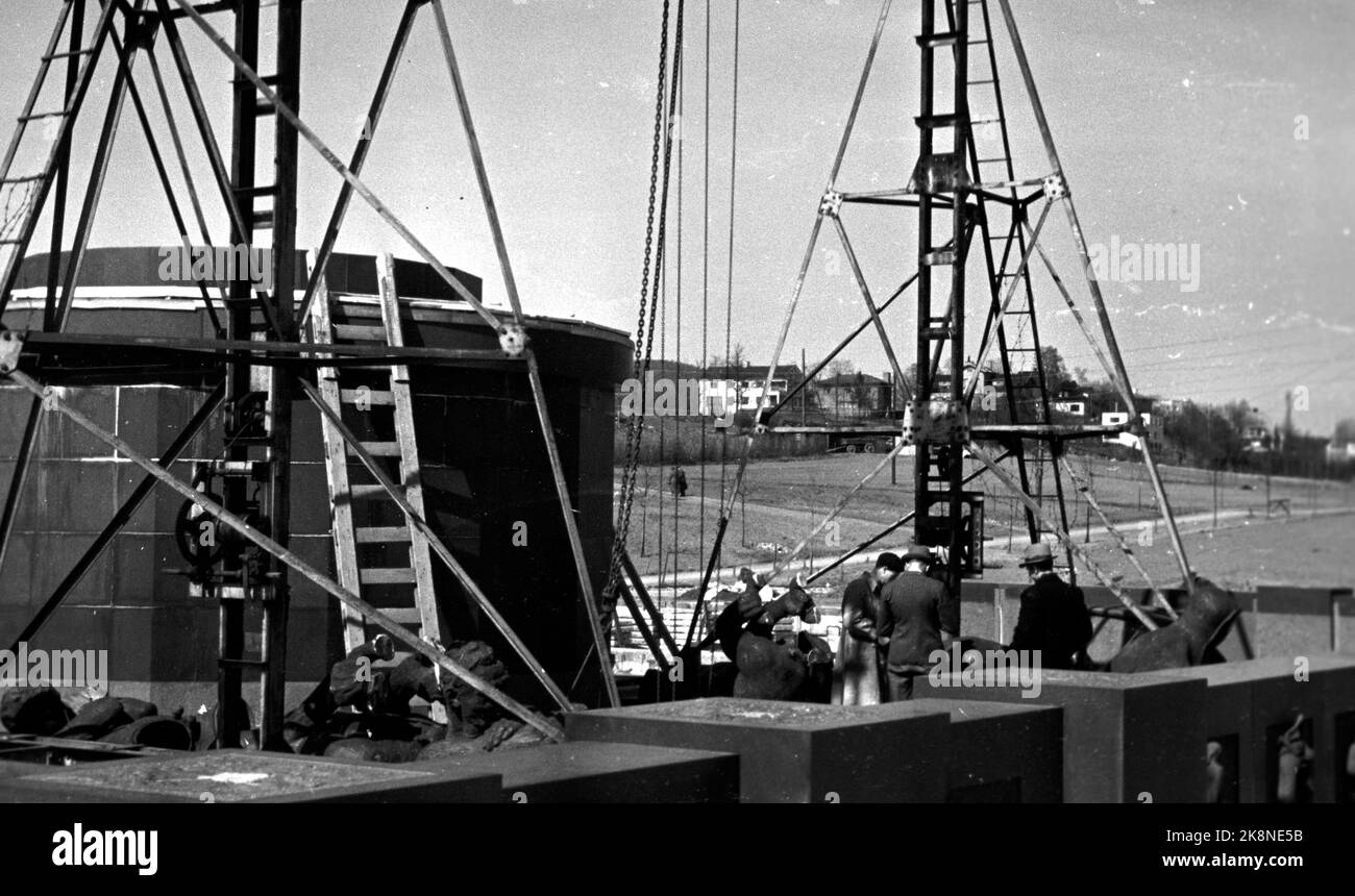 WW2 Oslo 19440508 The Vigeland fountain is put in place. Frogner Park ...