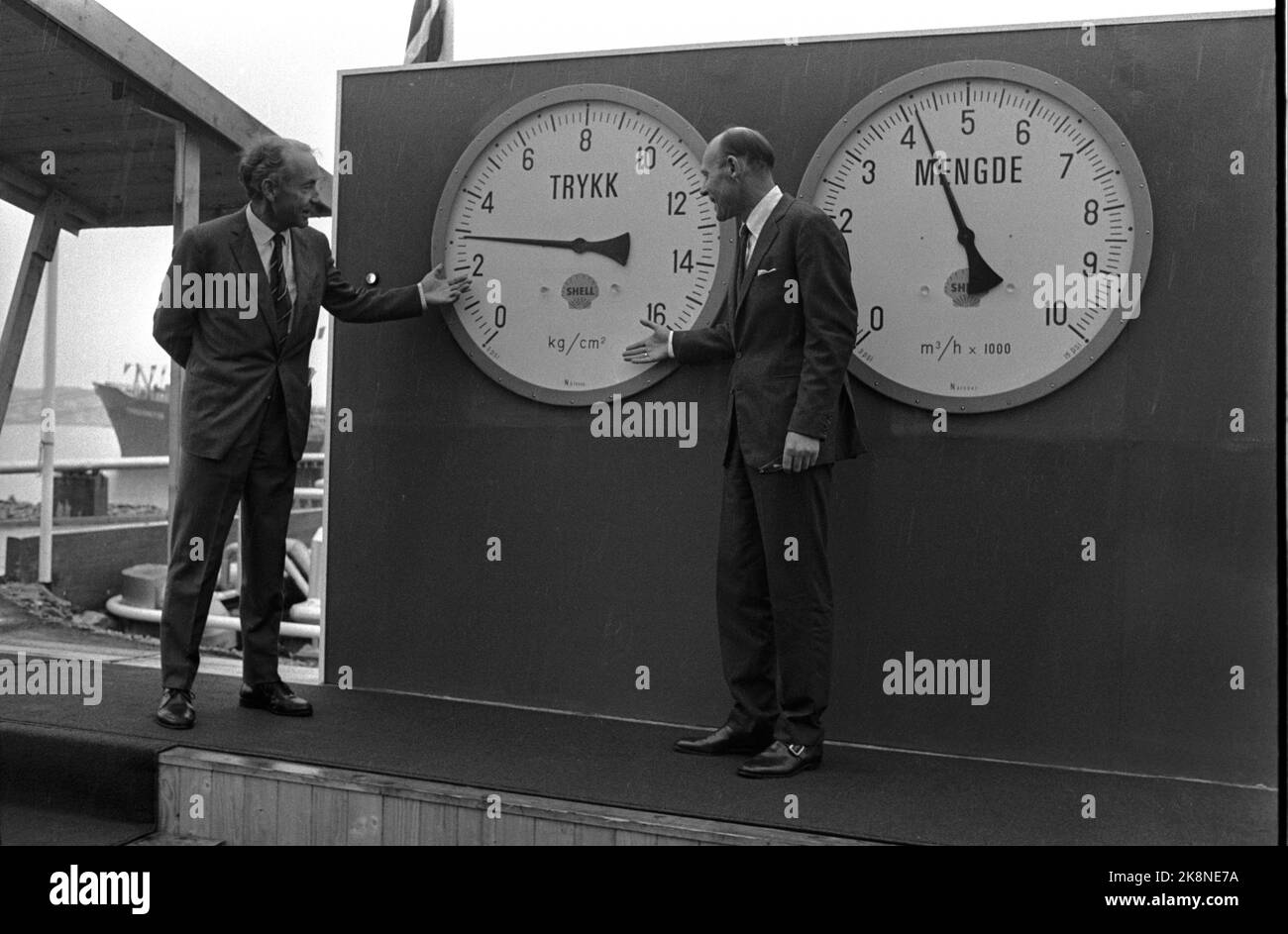 Ntb ntb full figure oil refiner opening ceremonies hi-res stock ...