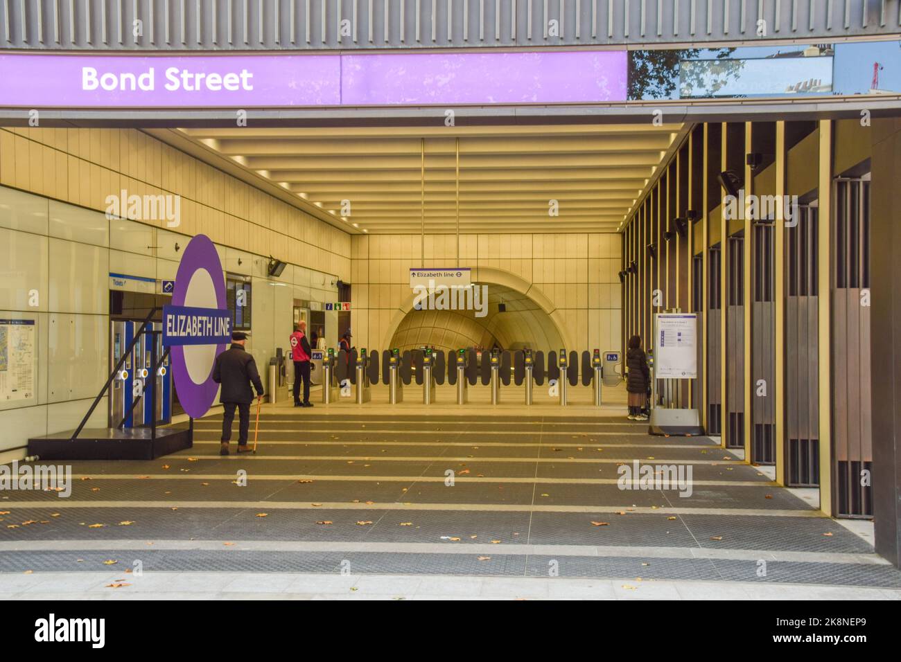 London, UK. 24th October 2022. Bond Street Elizabeth line Underground ...