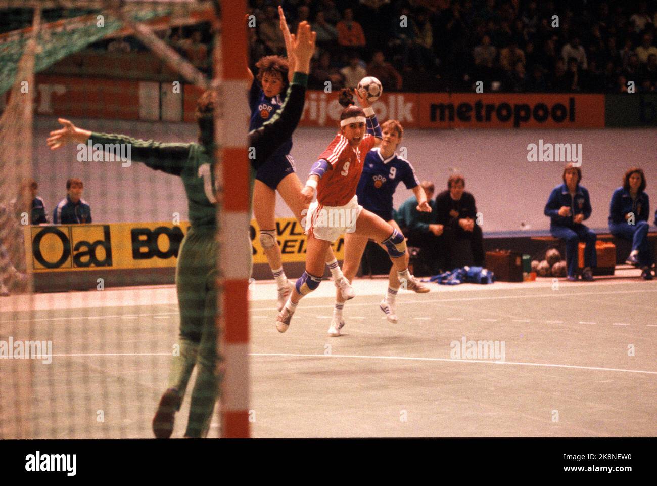 The netherlands 198612 world cup in handball for women hi-res stock ...