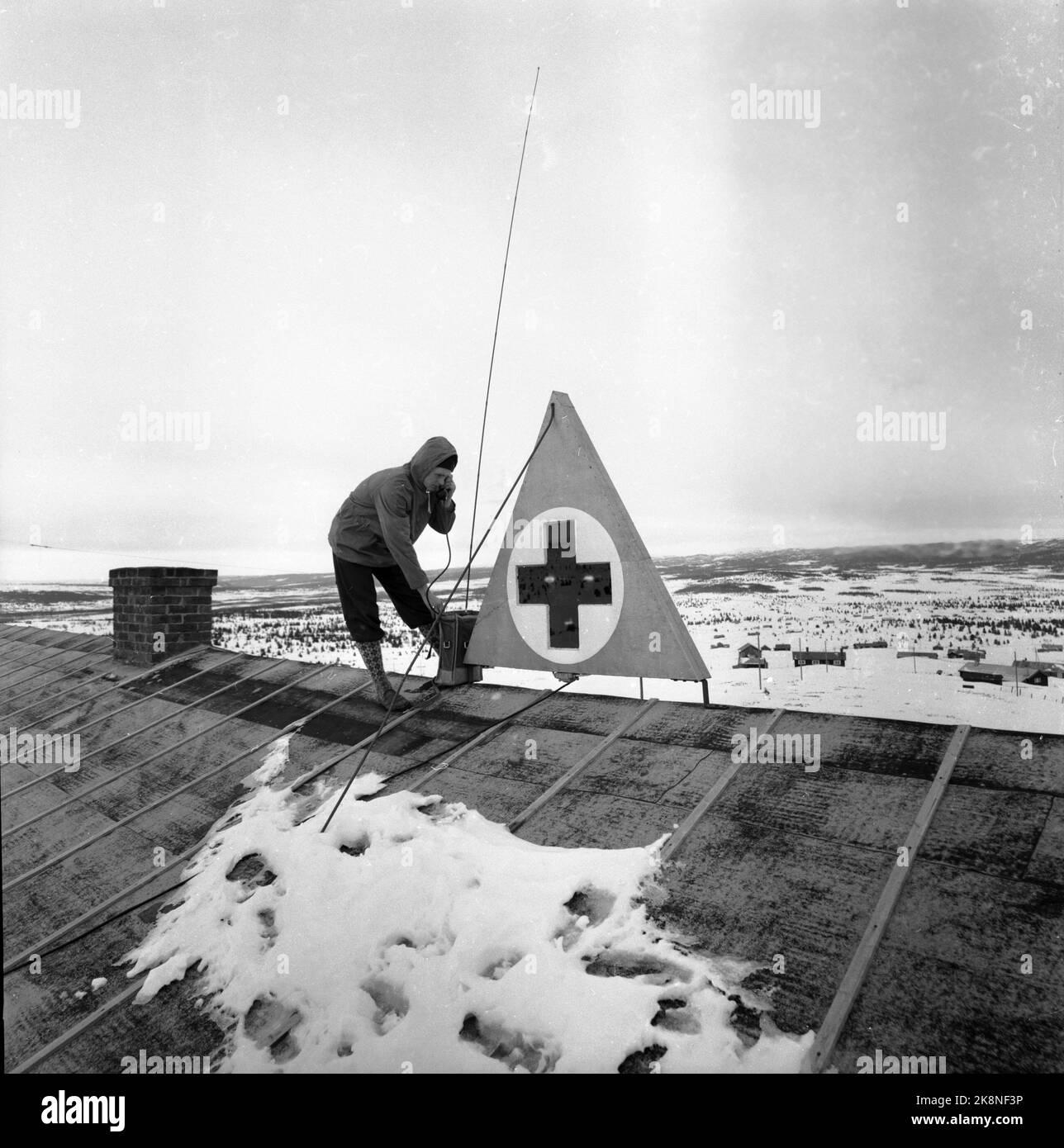 Golsfjellet, Easter 1962: Eight thousand takes care. The Red Cross is ...